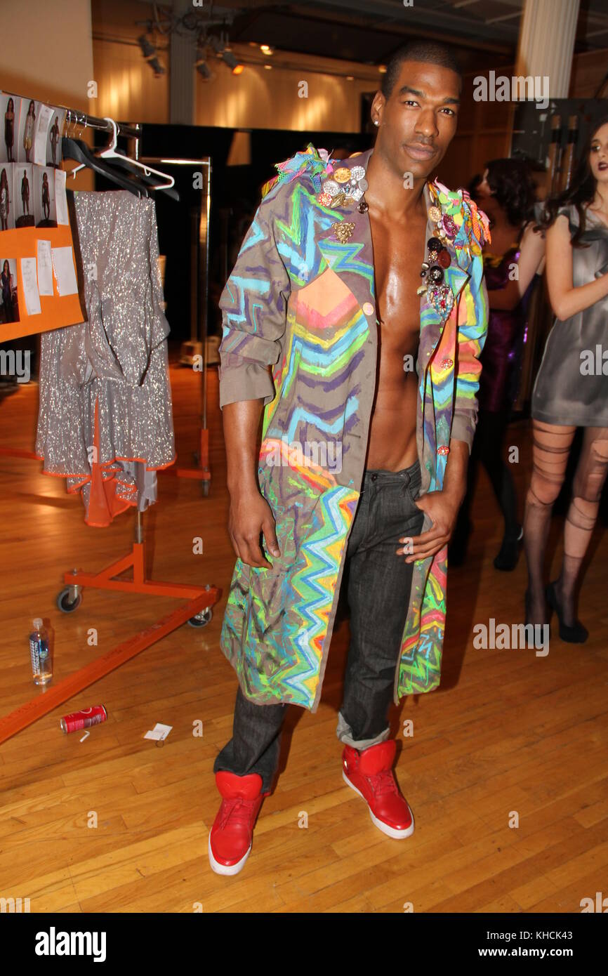 Bobby Roache Modelle an der 'Indashio' Collection Fashion Show ...
