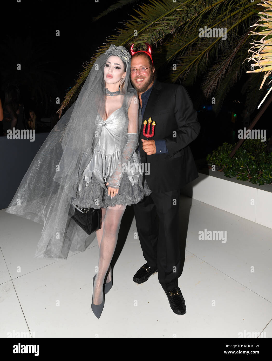 MIAMI BEACH, FL - OKTOBER 28: Gil Dezer besucht Lisa Hochstein von ...