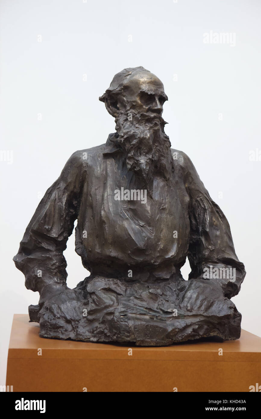 Statue des russischen Schriftstellers Leo Tolstoi (1898) Der russische ...