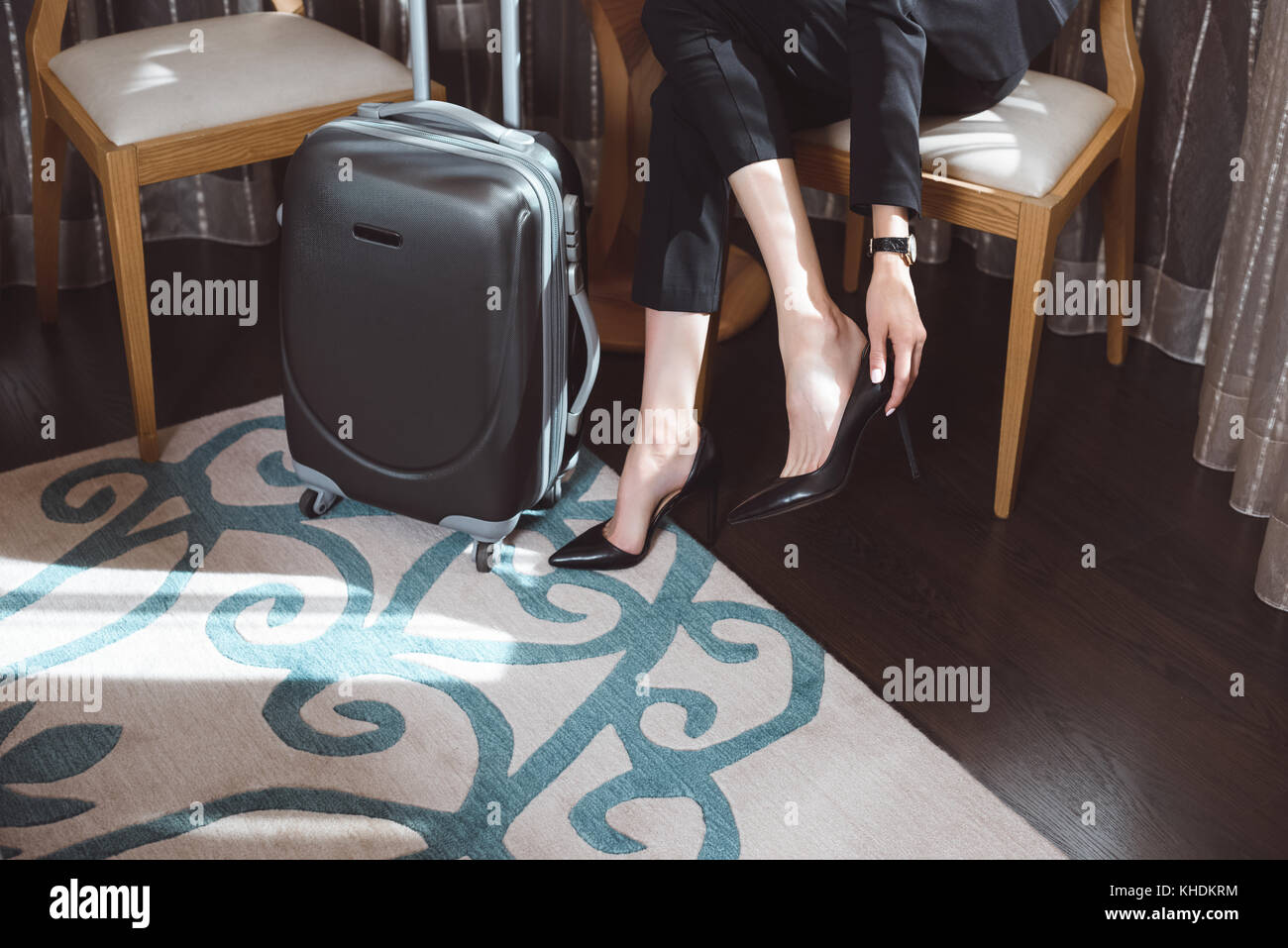 Legs Young Woman High Heeled Shoes Fotos Und Bildmaterial In Hoher