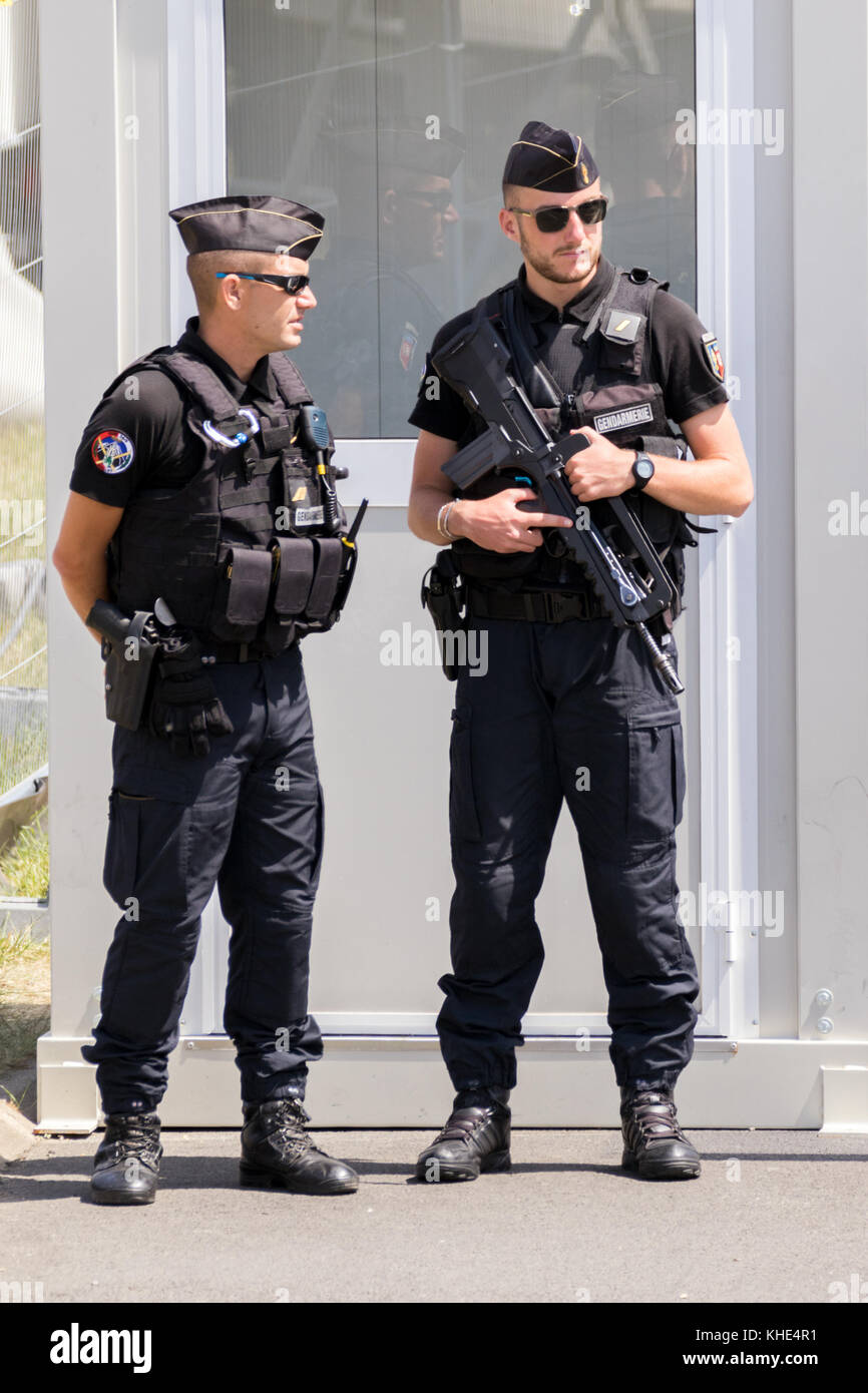 Gendarmerie uniform -Fotos und -Bildmaterial in hoher Auflösung – Alamy