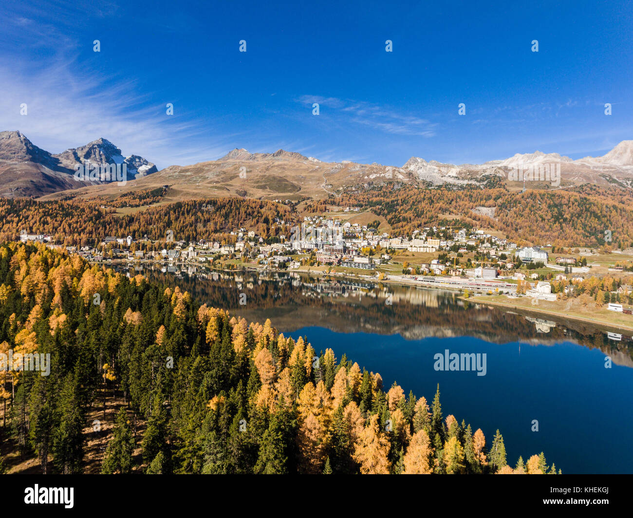 Panoramic view swiss alp village -Fotos und -Bildmaterial in hoher ...