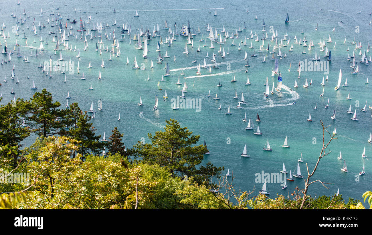 Herbst yacht rennen -Fotos und -Bildmaterial in hoher Auflösung – Alamy