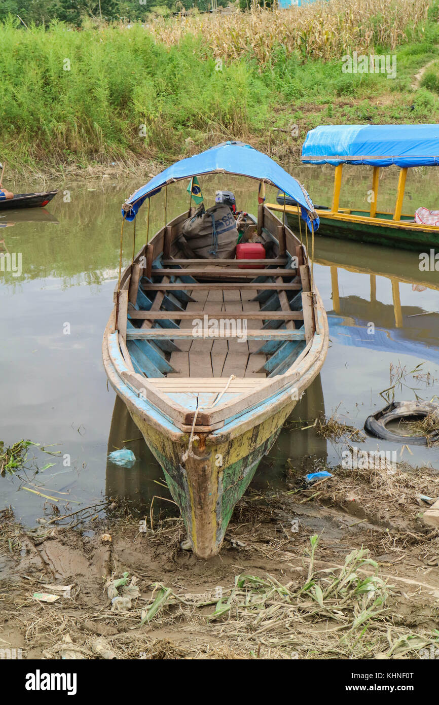 Holz- Kanu im flusshafen am Amazonas Regenwald Stockfotografie - Alamy