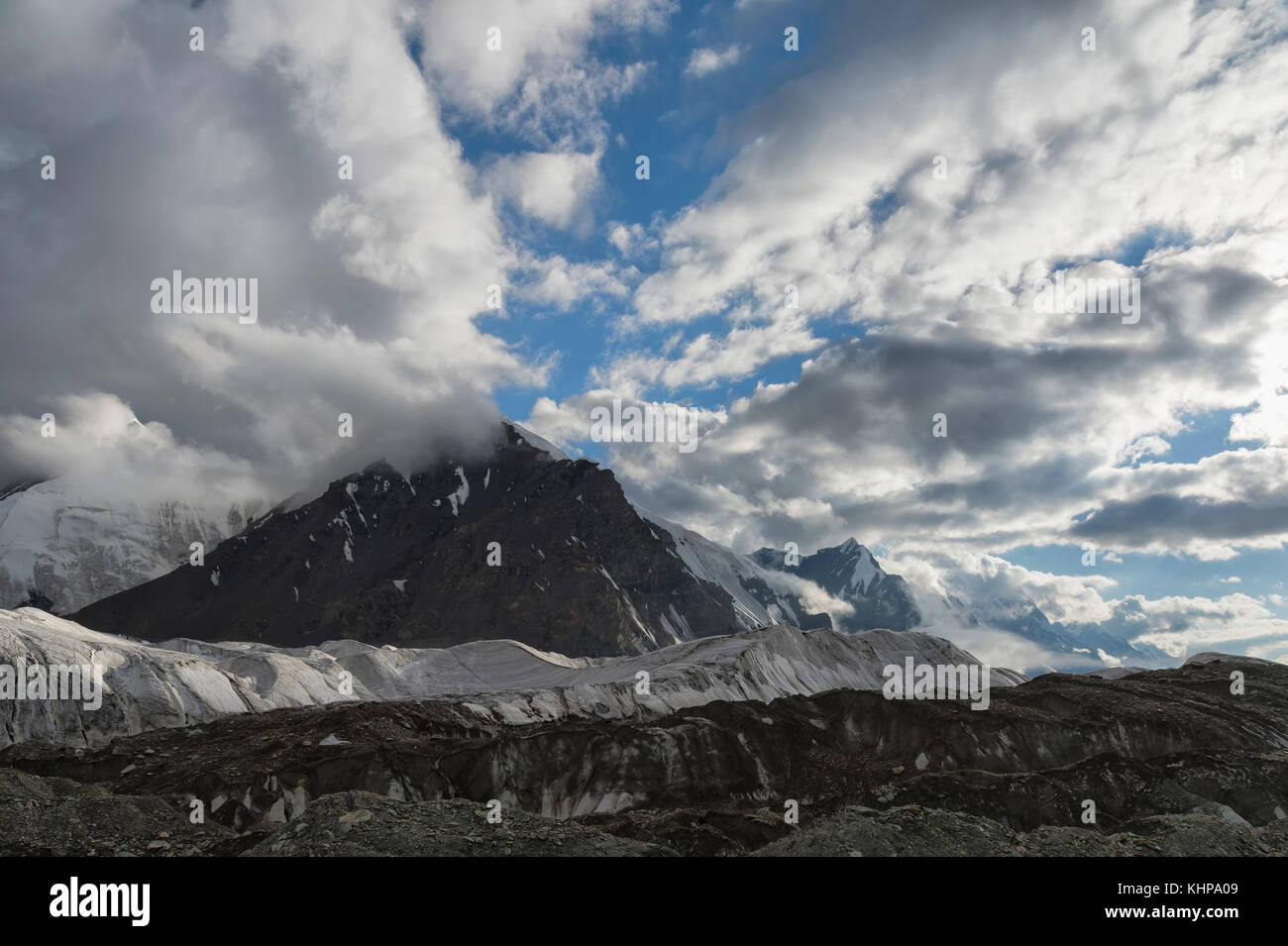 Engilchek Gletscher und Khan Tengri Berg, zentralen Tian Shan Gebirge ...