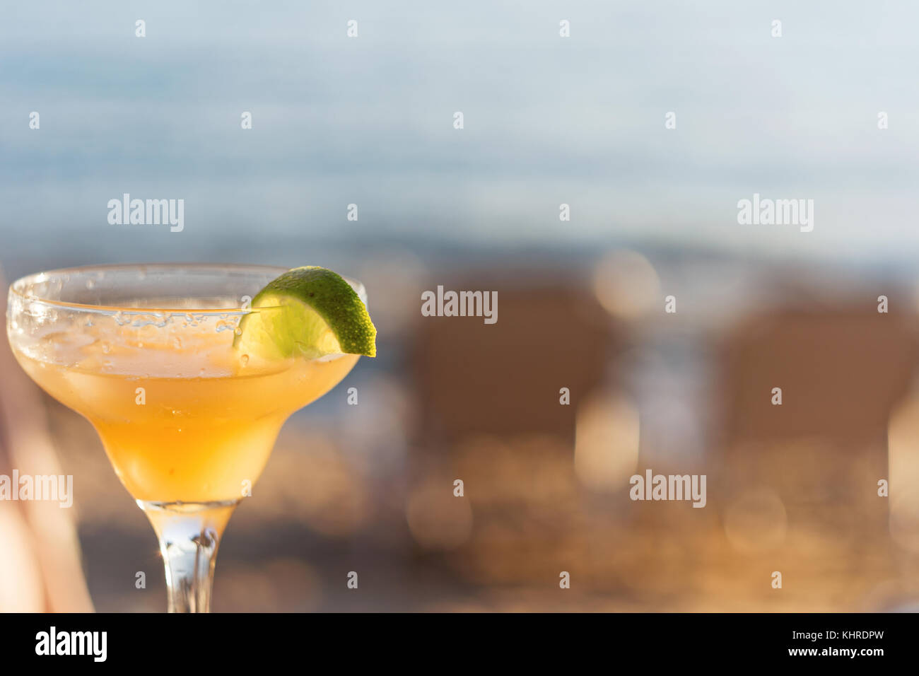 Cocktailparty am strand -Fotos und -Bildmaterial in hoher Auflösung – Alamy