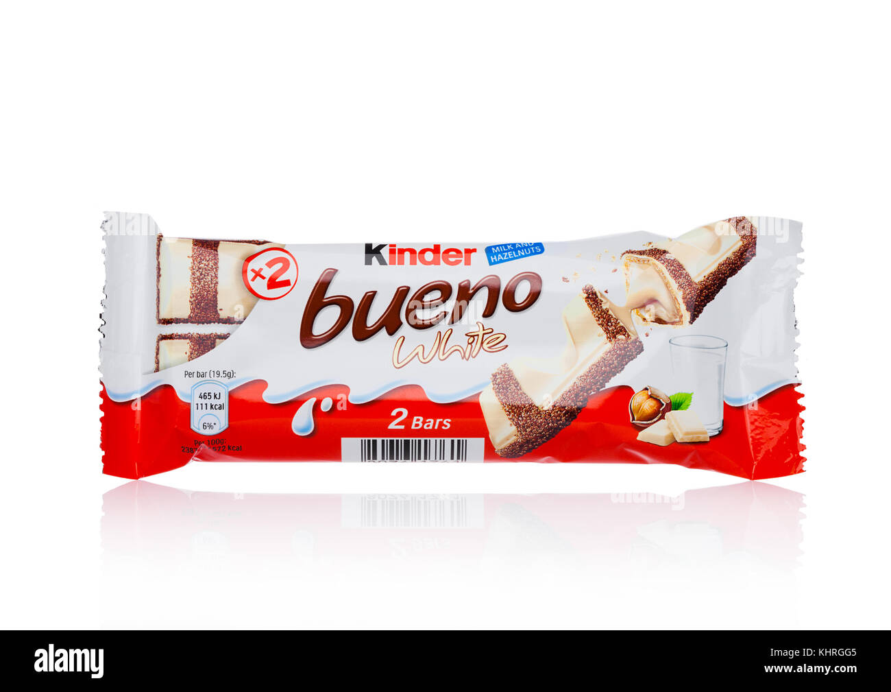 Kinder bueno chocolate bar on Ausgeschnittene Stockfotos und -bilder ...