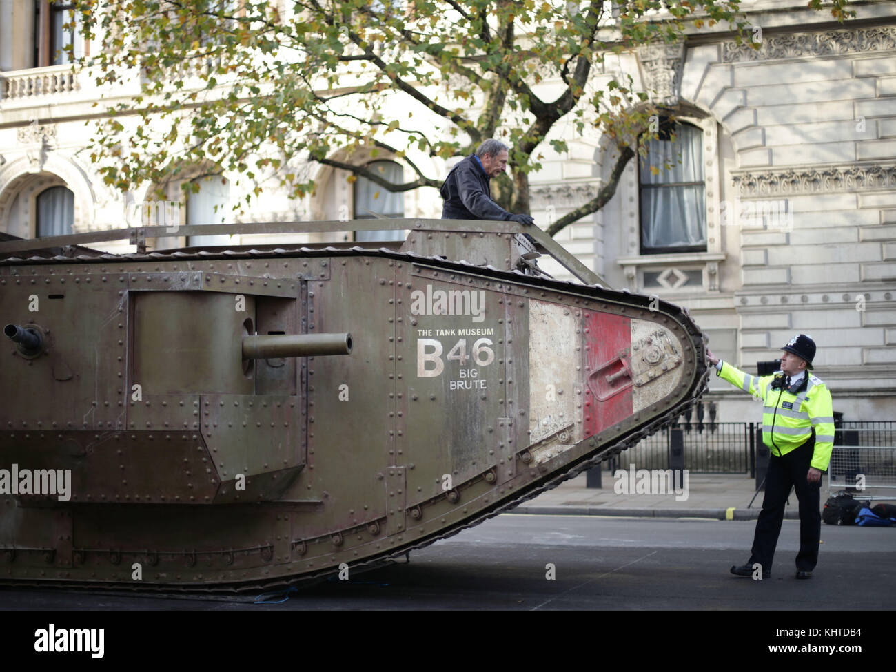 Polizist und ehemaliger Golfkriegspanzer Spike Yarrow, spricht mit dem ...