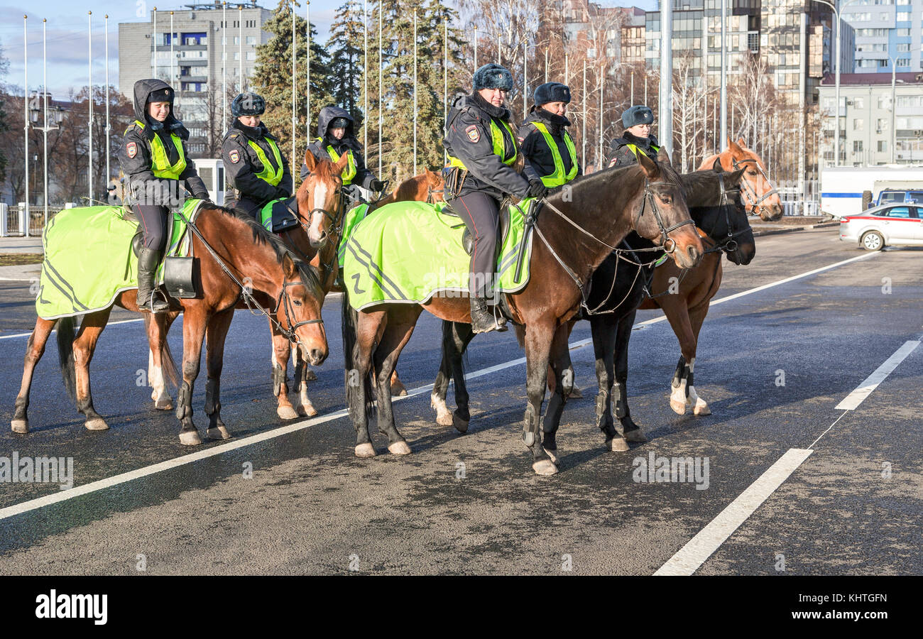 Russia police officer female -Fotos und -Bildmaterial in hoher ...