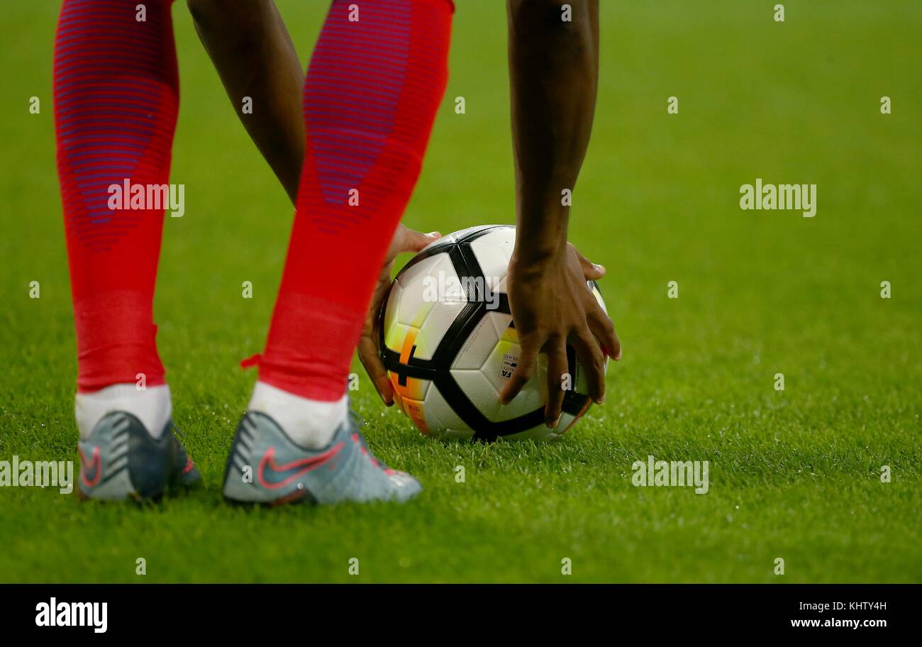Fußballer In Aktion Stockfotos und -bilder Kaufen - Alamy