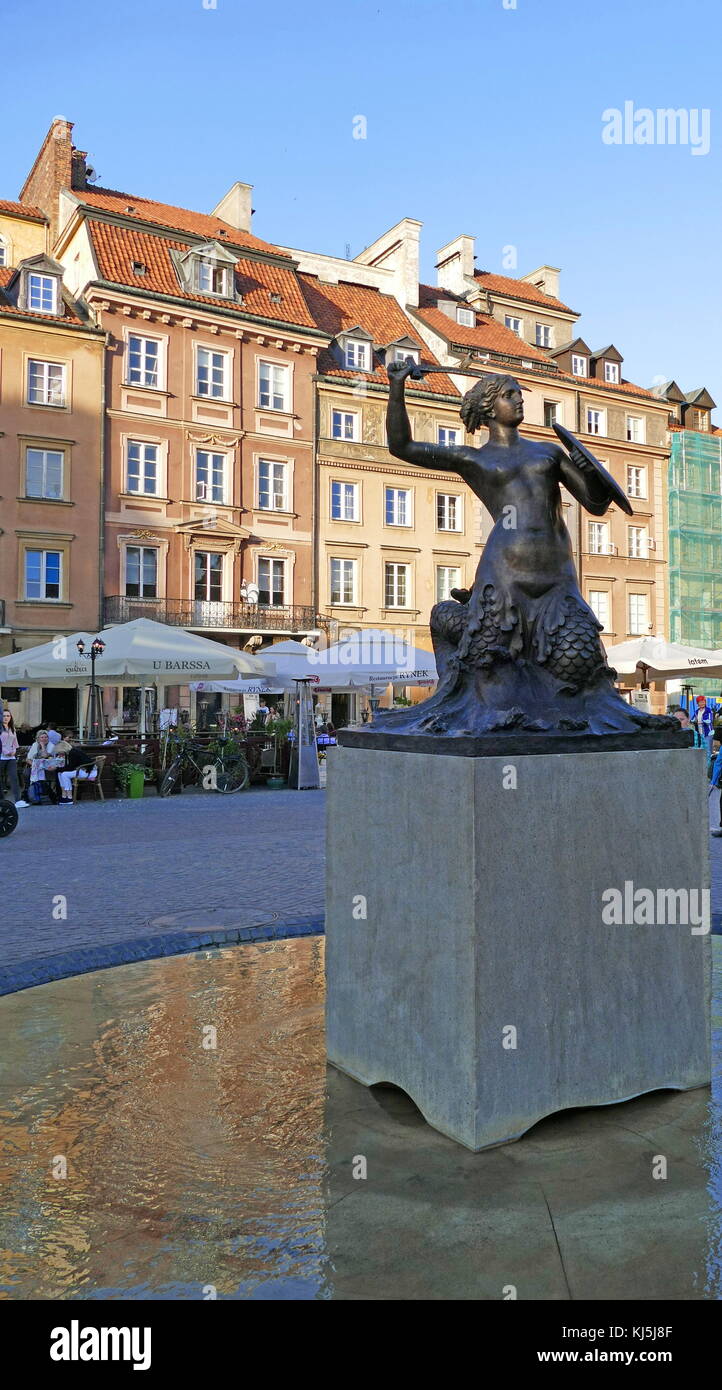 Die Meerjungfrau Skulptur in der Old Town Square, Warschau, Polen ...