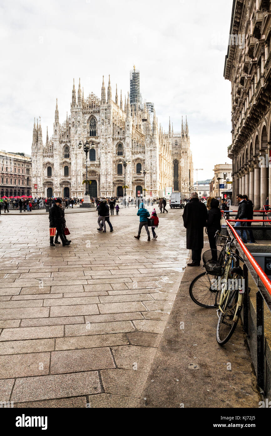 Piazza del duomo di milano -Fotos und -Bildmaterial in hoher Auflösung ...