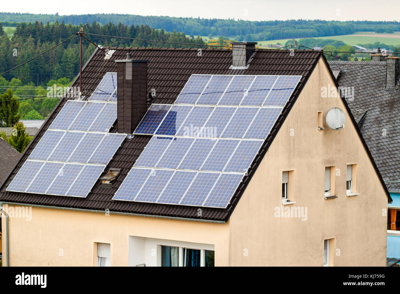 Erneuerbare sauber grüne Energie effizienten Solarzellen auf Suburban ...