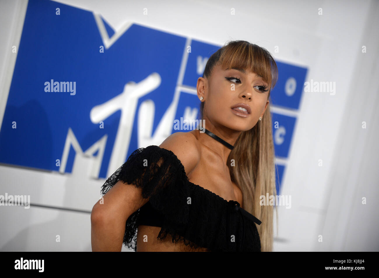 Ariana grande porträt -Fotos und -Bildmaterial in hoher Auflösung – Alamy