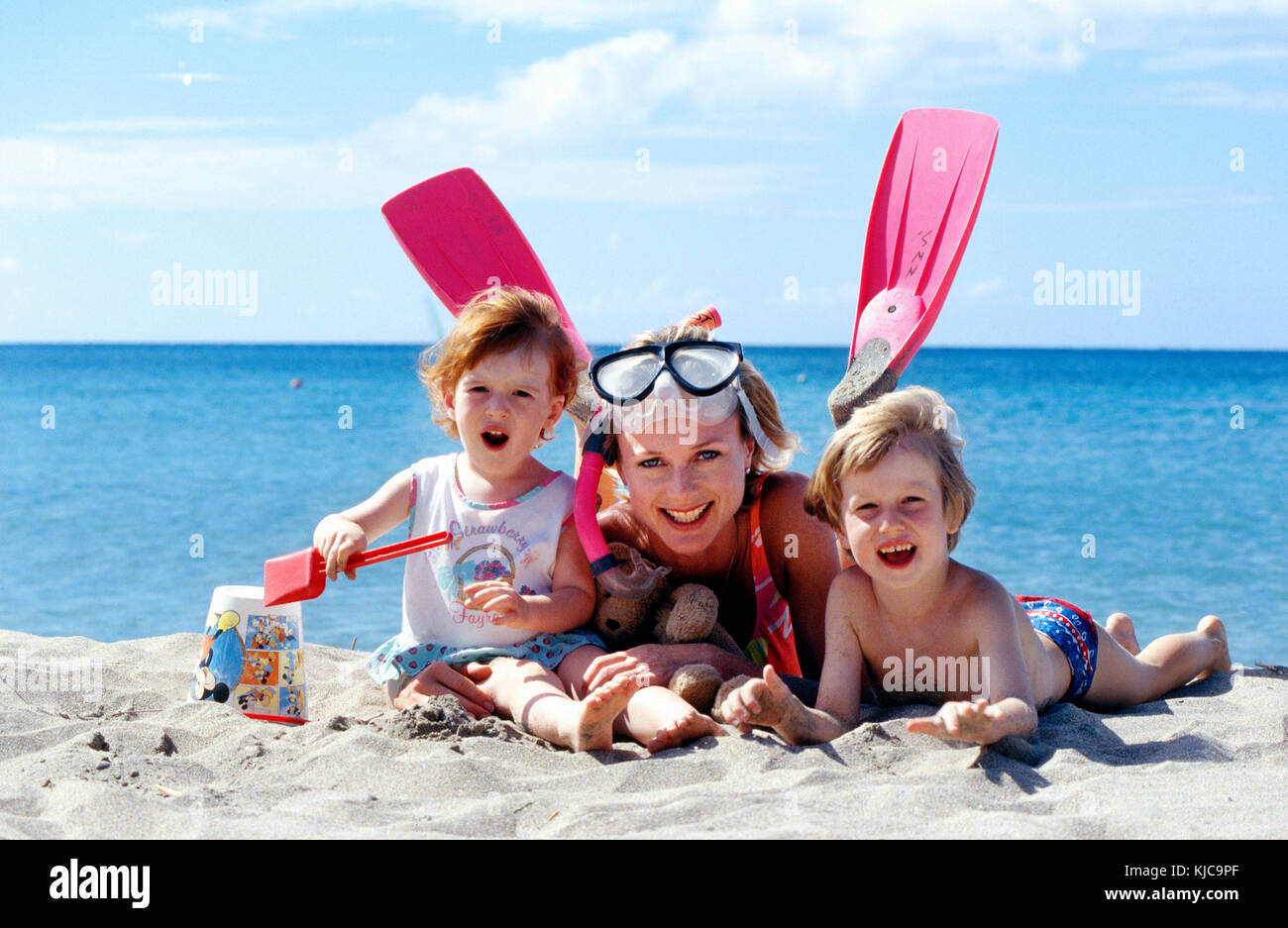 Syblings am strand -Fotos und -Bildmaterial in hoher Auflösung – Alamy