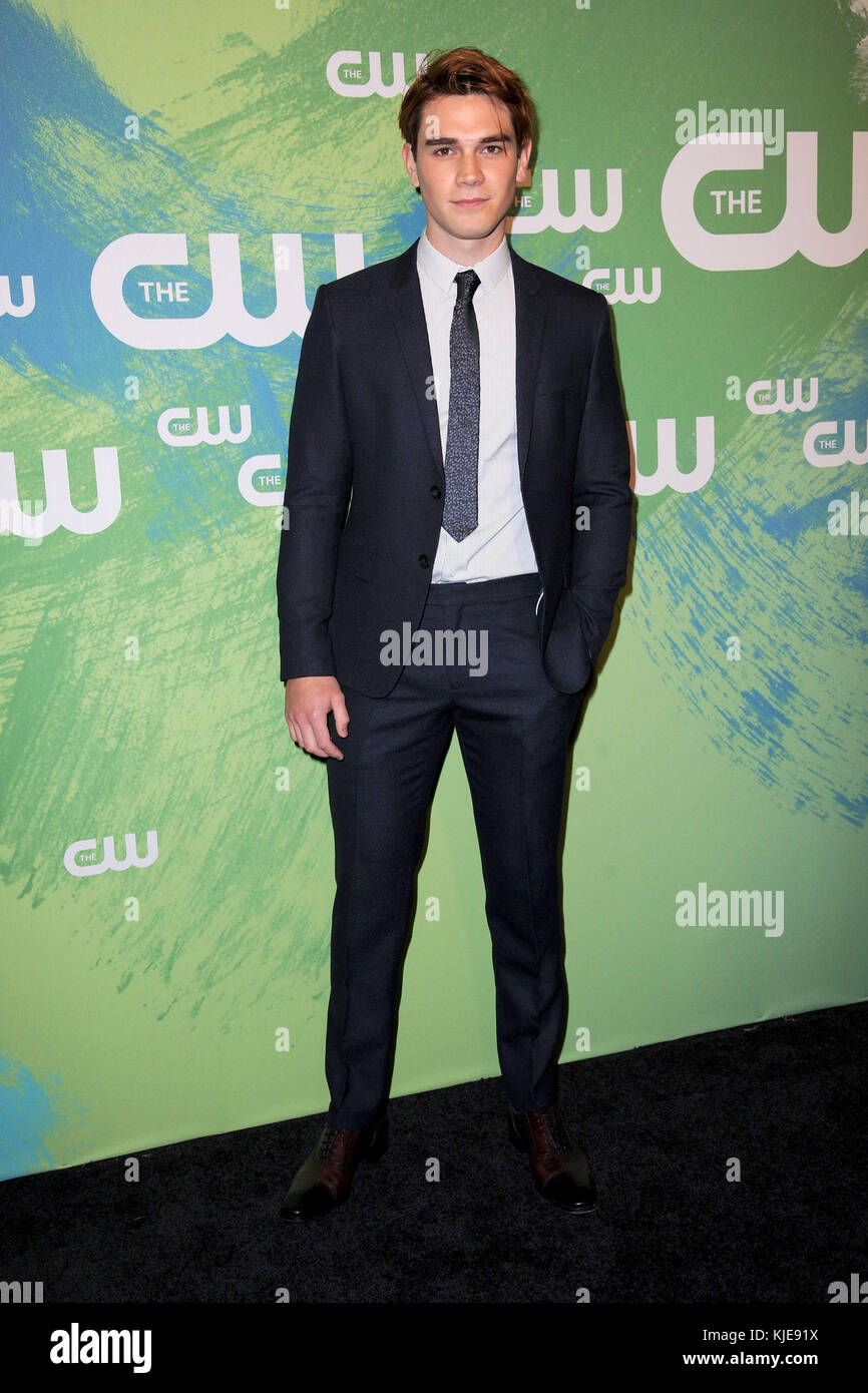 Cole sprouse attends -Fotos und -Bildmaterial in hoher Auflösung – Alamy