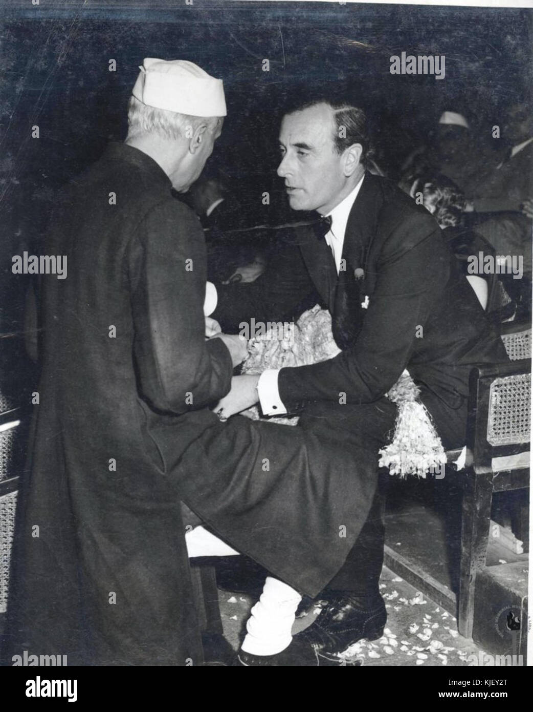 Jawaharlal Nehru mit Lord Mountbatten Stockfotografie - Alamy