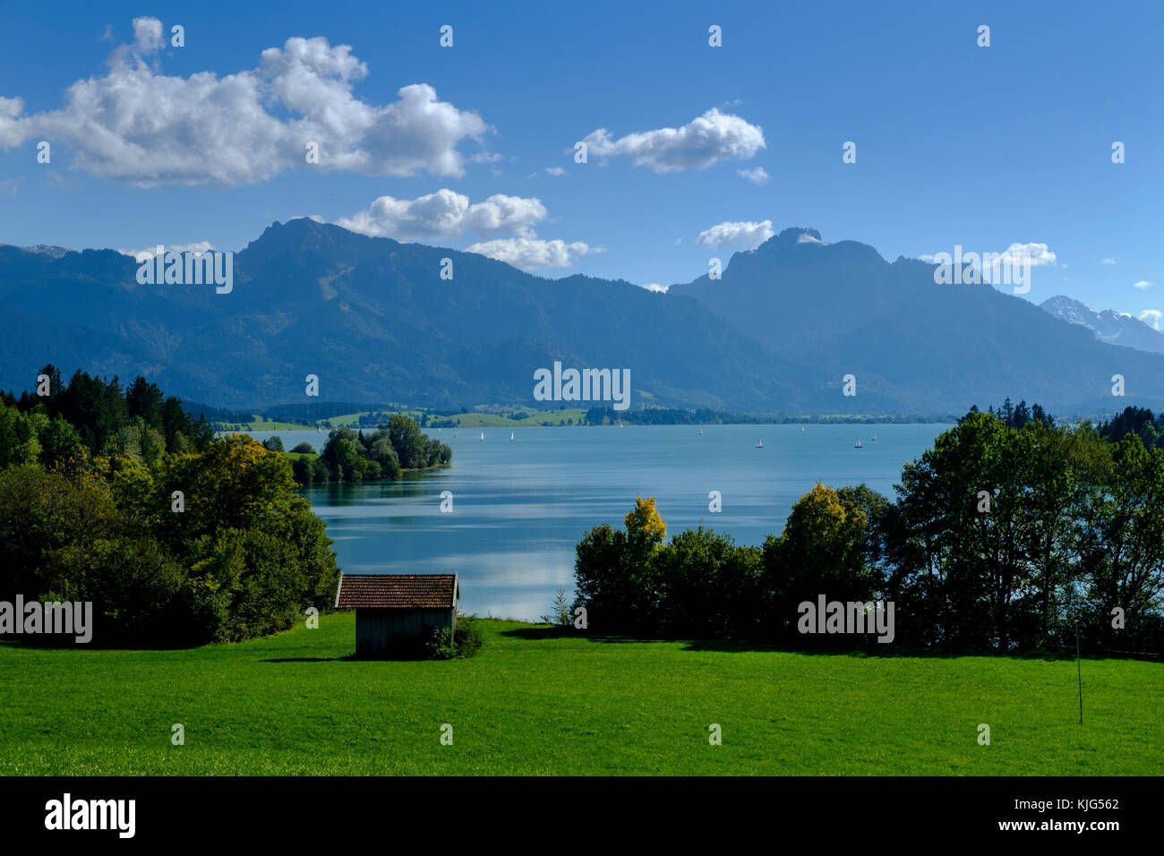 Forggensee mit tegelberg -Fotos und -Bildmaterial in hoher Auflösung ...