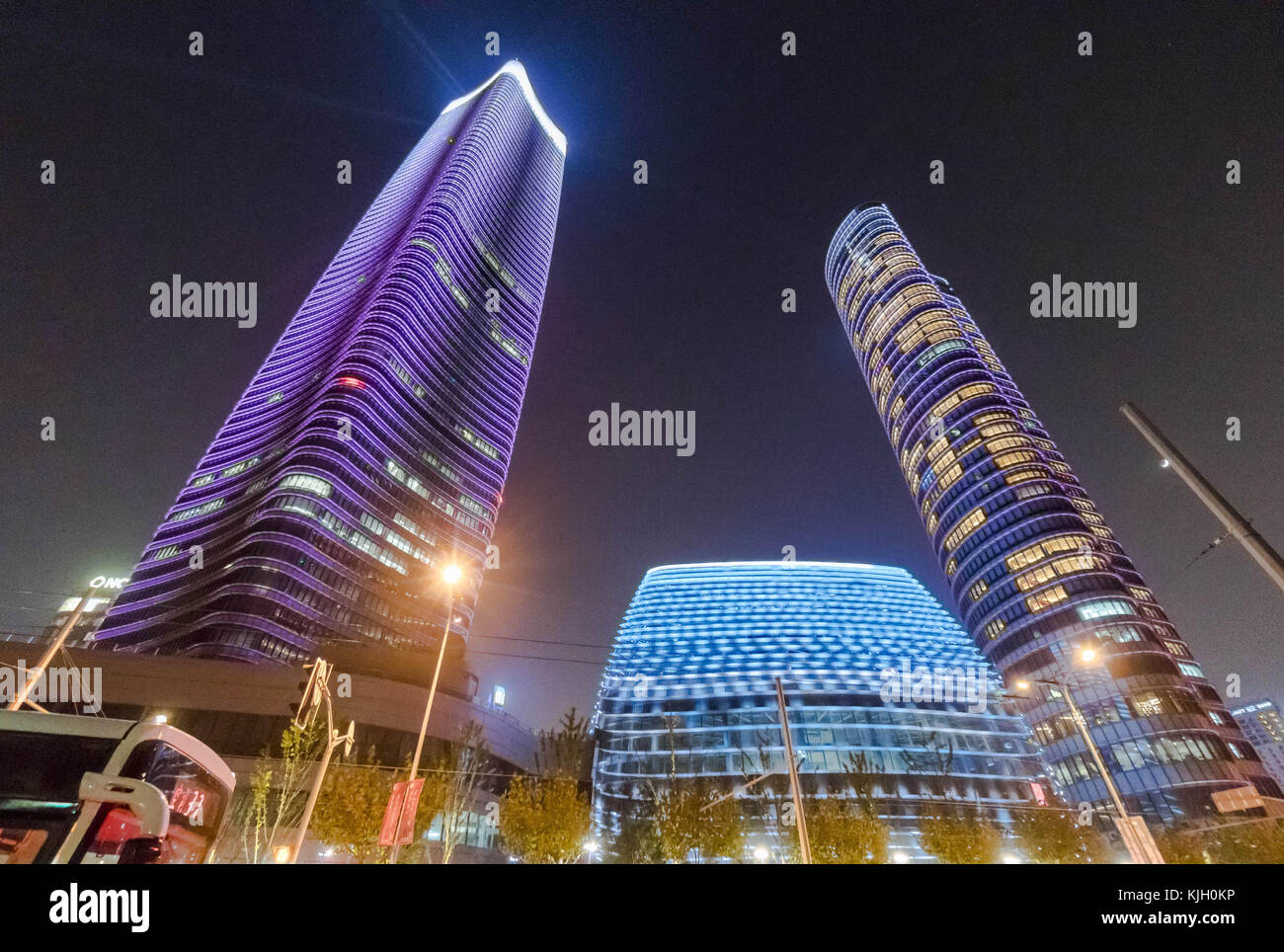 Shanghai magnolia plaza -Fotos und -Bildmaterial in hoher Auflösung – Alamy