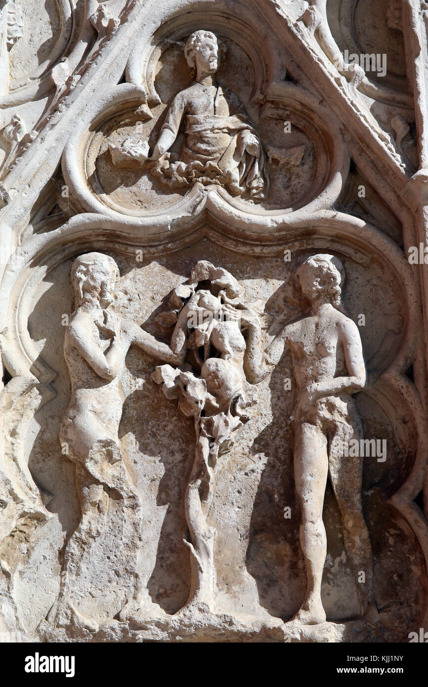 Der Kathedrale von Auxerre, dem heiligen Stephan geweiht. West Front. Stein Flachrelief. Adam ...