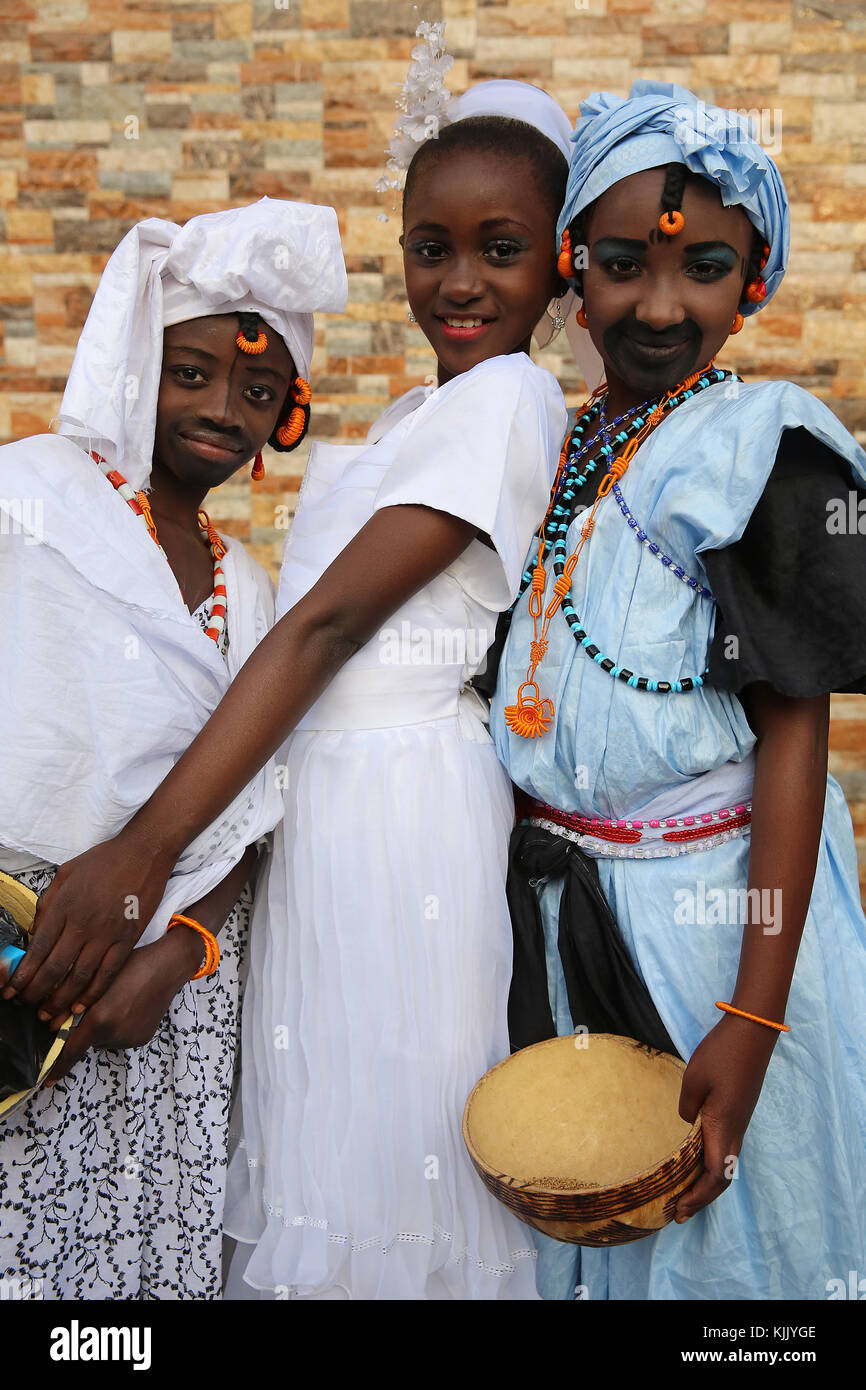 Senegalese girl in dakar -Fotos und -Bildmaterial in hoher Auflösung ...