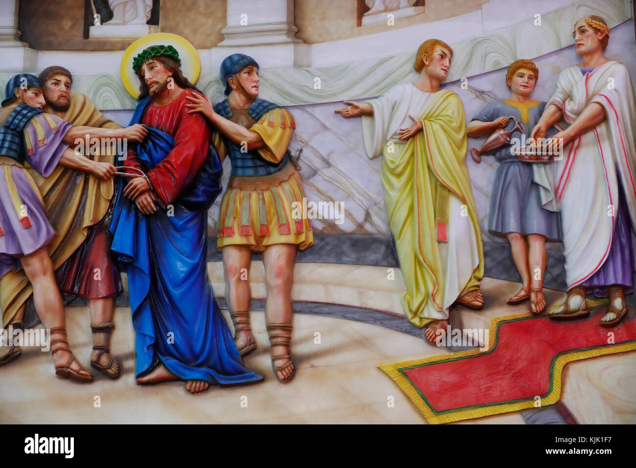 Unsere Liebe Frau von Fatima Kirche. Weg des Kreuzes. Station 1. Pilatus verurteilt Jesus zu ...