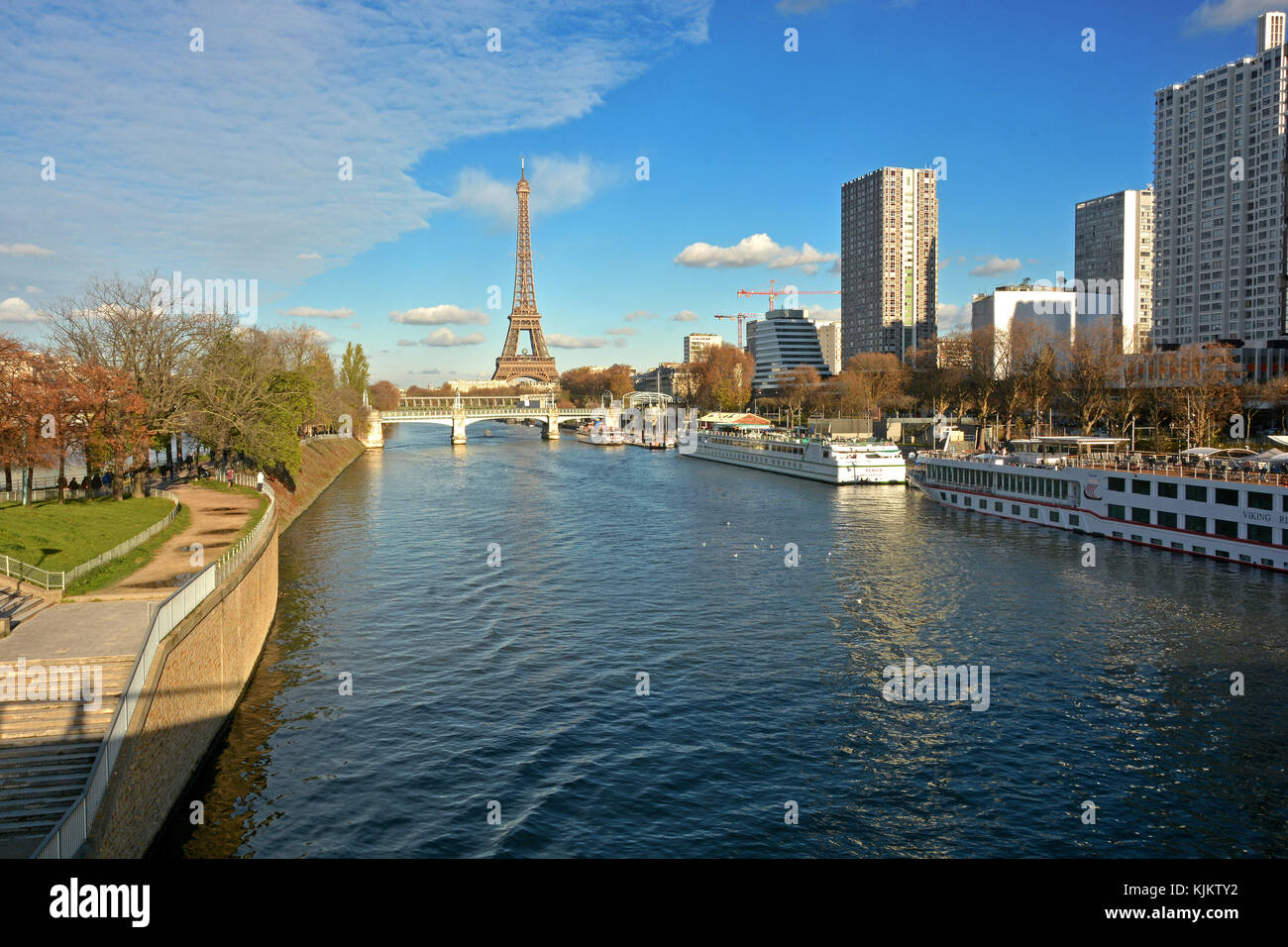 Eiffelturm touristisch -Fotos und -Bildmaterial in hoher Auflösung – Alamy