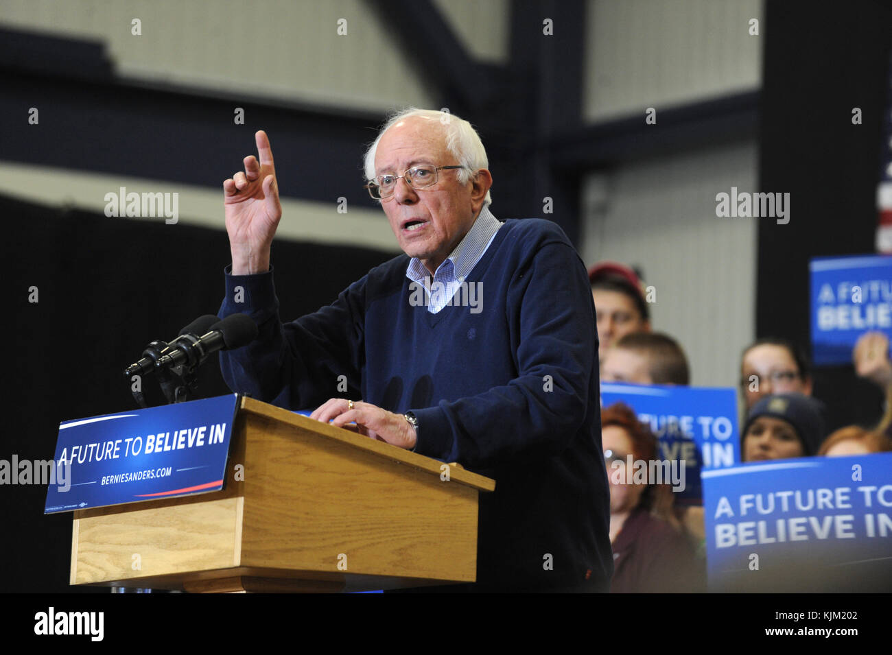 PORTSMOUTH, NEW HAMPSHIRE-FEBRUAR 07 : Bernie Sanders spricht bei einem ...