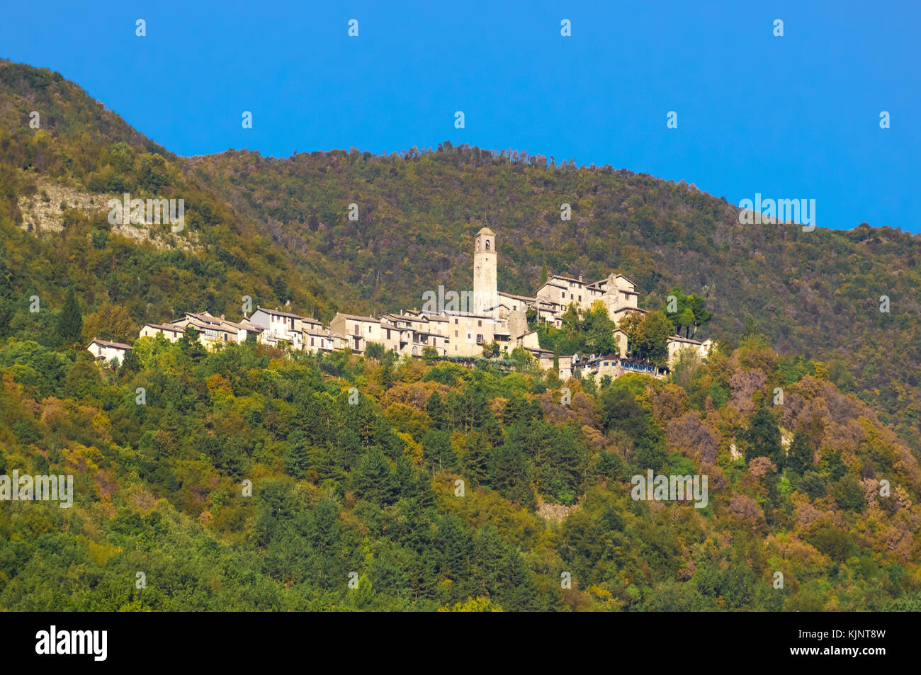 Greccio (Rieti, Italien) - eine mittelalterliche Stadt in der Region ...
