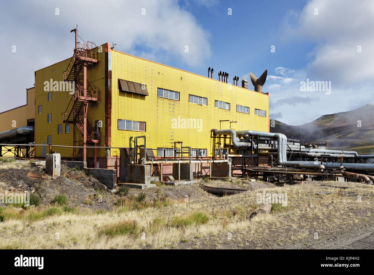 Die Dreschwerk- und Pumpstation von mutnovskaya Erdwärmekraftwerk ...
