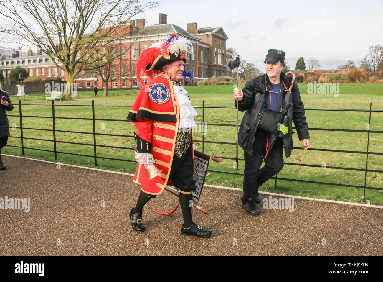 London, Großbritannien. 27 Nov, 2017 eine königliche Crier außerhalb ...
