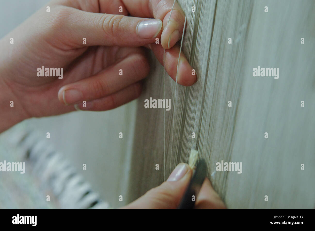 Einen teppich weben -Fotos und -Bildmaterial in hoher Auflösung – Alamy