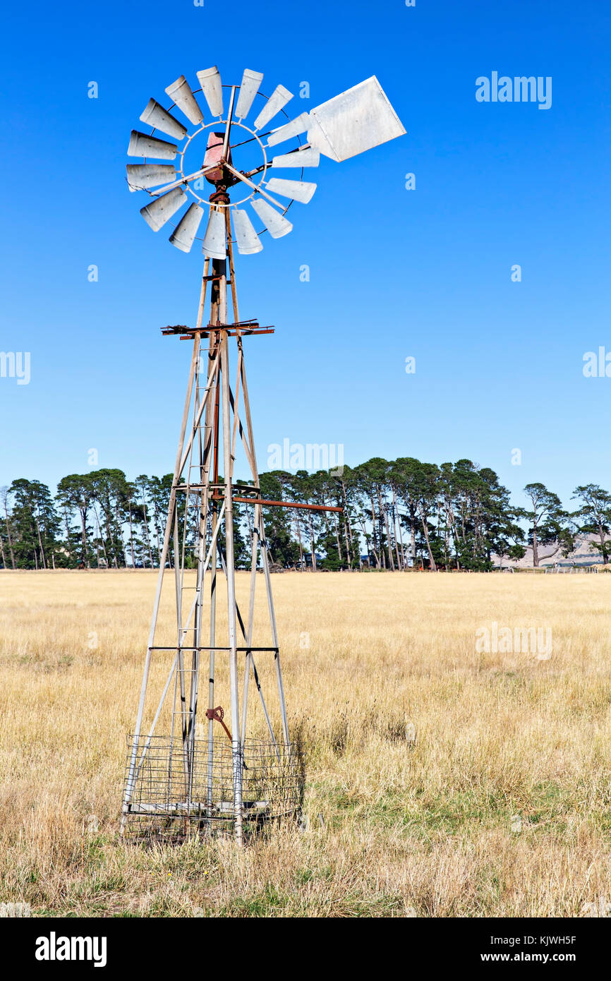 Eine Windmühle in einem Feld Learmonth Victoria Australien. Learmonth ...