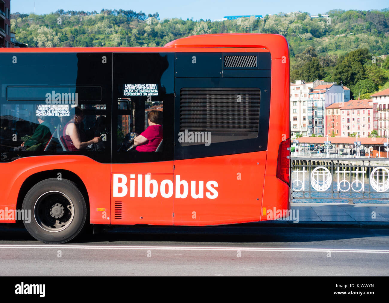 Roter bus bilbobus bilbao -Fotos und -Bildmaterial in hoher Auflösung ...