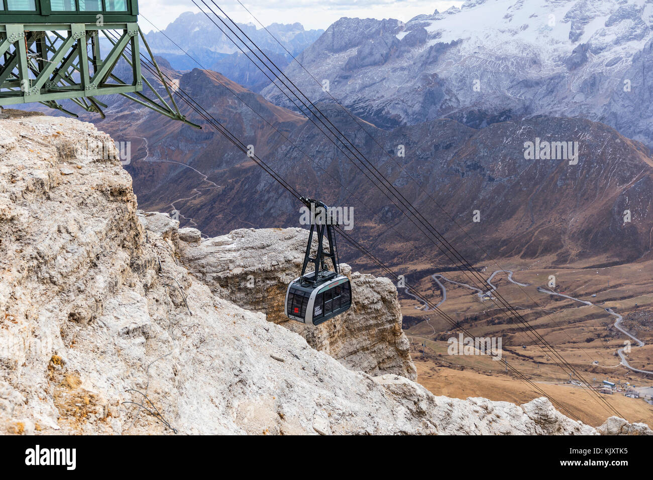 Sass pordoi seilbahn -Fotos und -Bildmaterial in hoher Auflösung – Alamy