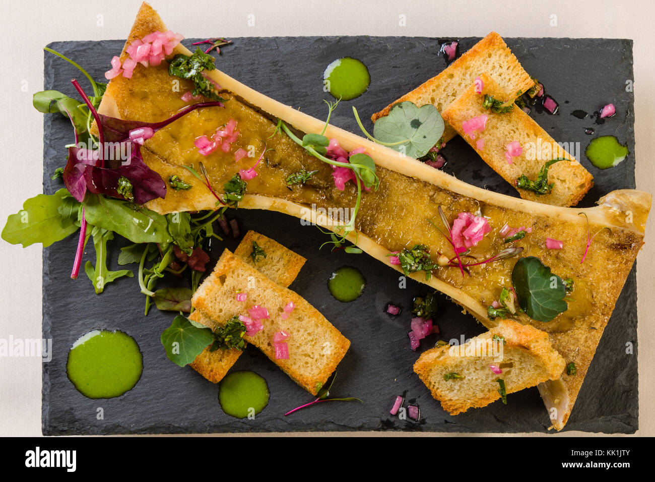 Beef bone marrow -Fotos und -Bildmaterial in hoher Auflösung – Alamy