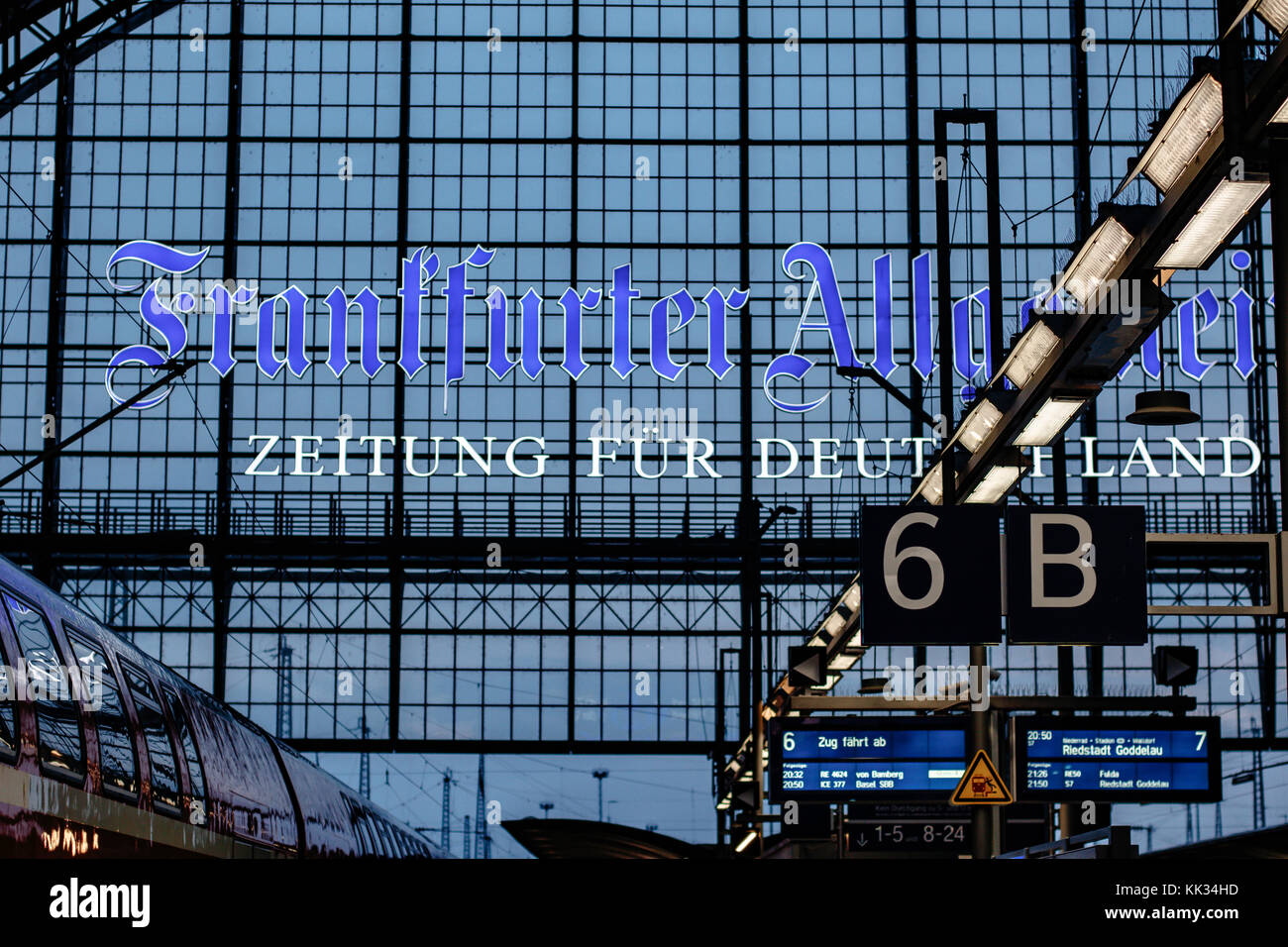 Edificios luminosos -Fotos und -Bildmaterial in hoher Auflösung – Alamy