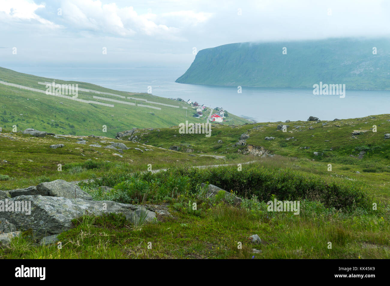Akkarfjord ist ein kleiner Fischerort, der sich in der Gemeinde soroya ...