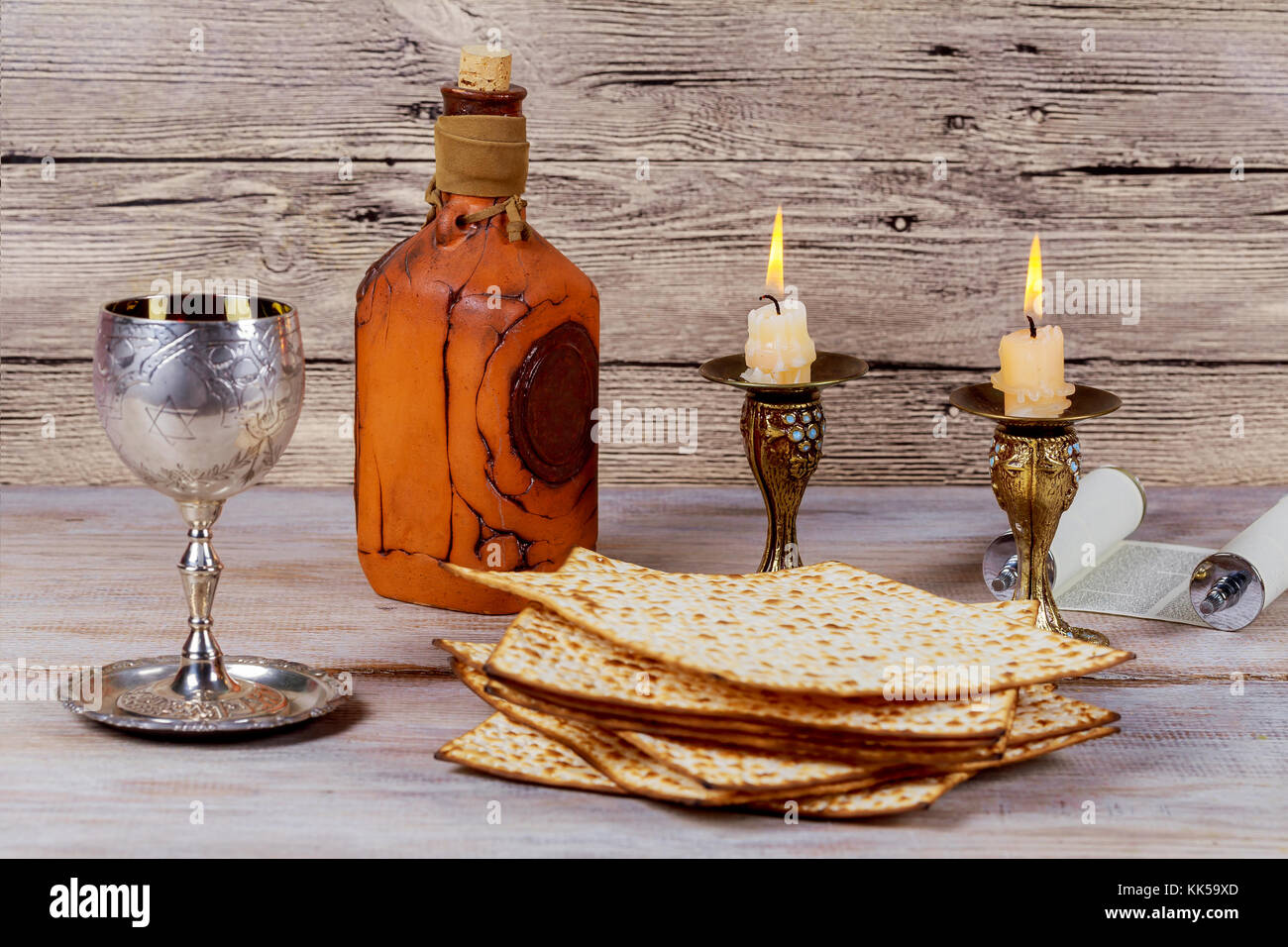 Schabbat Schalom - traditionelle jüdische Sabbat ritual Mazze und Wein ...