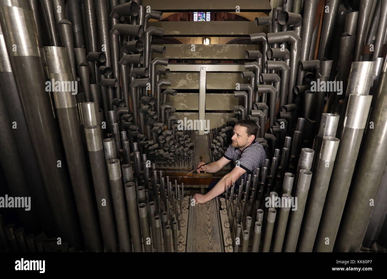 Orgelstimmer chris wintle arbeit -Fotos und -Bildmaterial in hoher ...