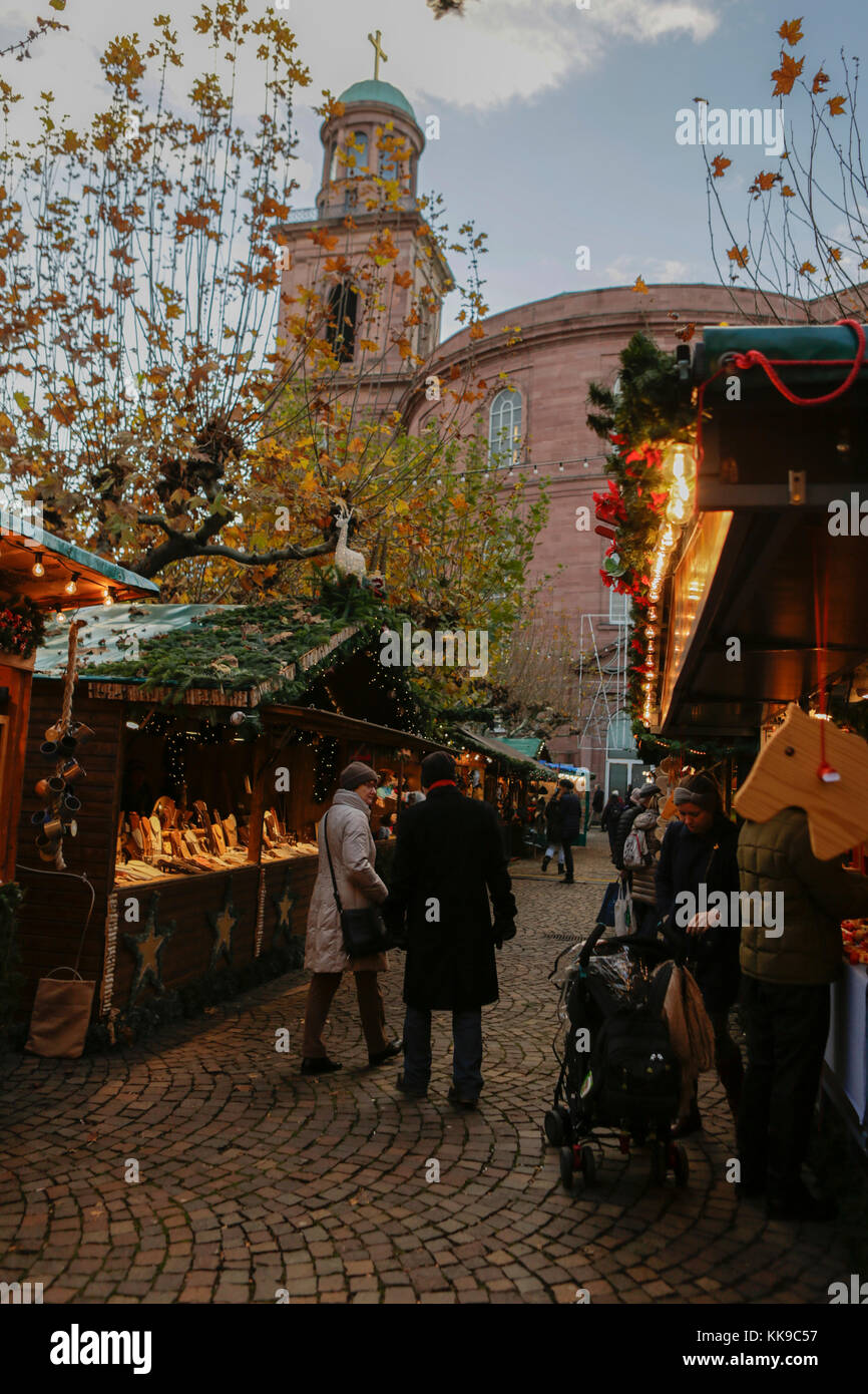 Marktplatz mit st michael kirche -Fotos und -Bildmaterial in hoher ...