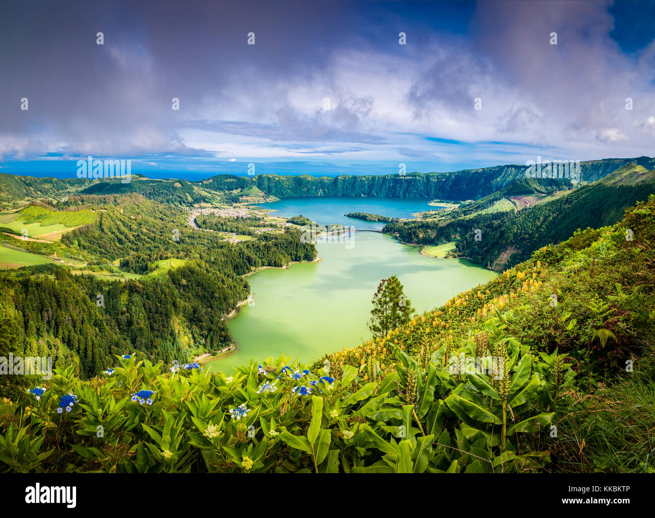 Schöne Aussicht auf Seven Cities See 'Lagoa das Sete Cidades' von ...