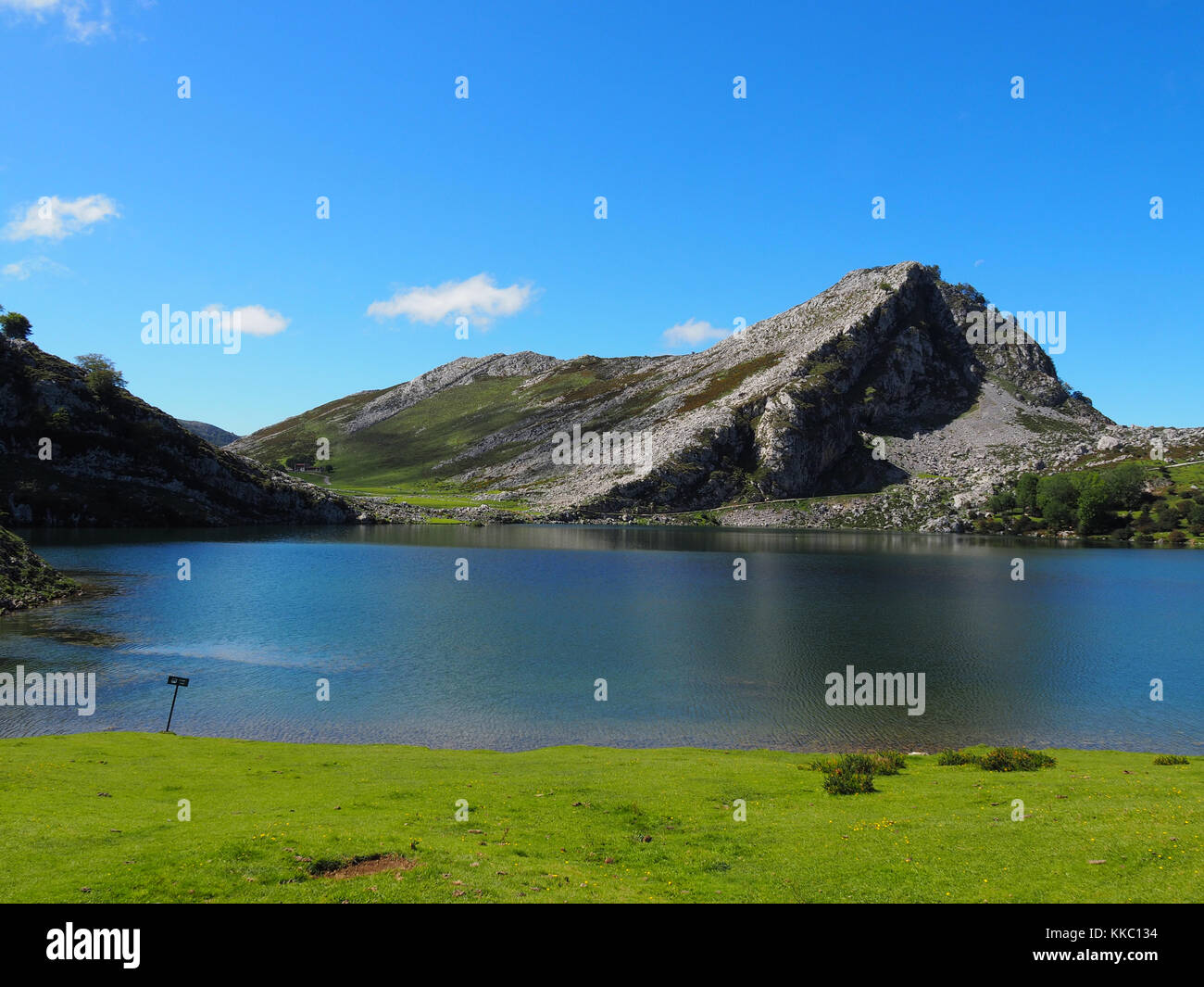 Enol Lake Covadonga Asturias Spain Stockfotos und -bilder Kaufen - Alamy
