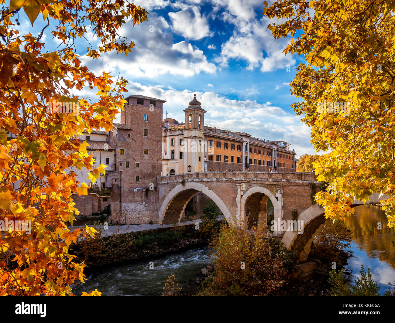 Schönes Foto von Rom, Italien mit gelbem Laub im Herbst Stockfotografie ...