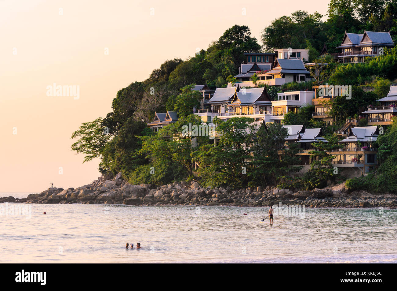 Strand mit menschen -Fotos und -Bildmaterial in hoher Auflösung – Alamy