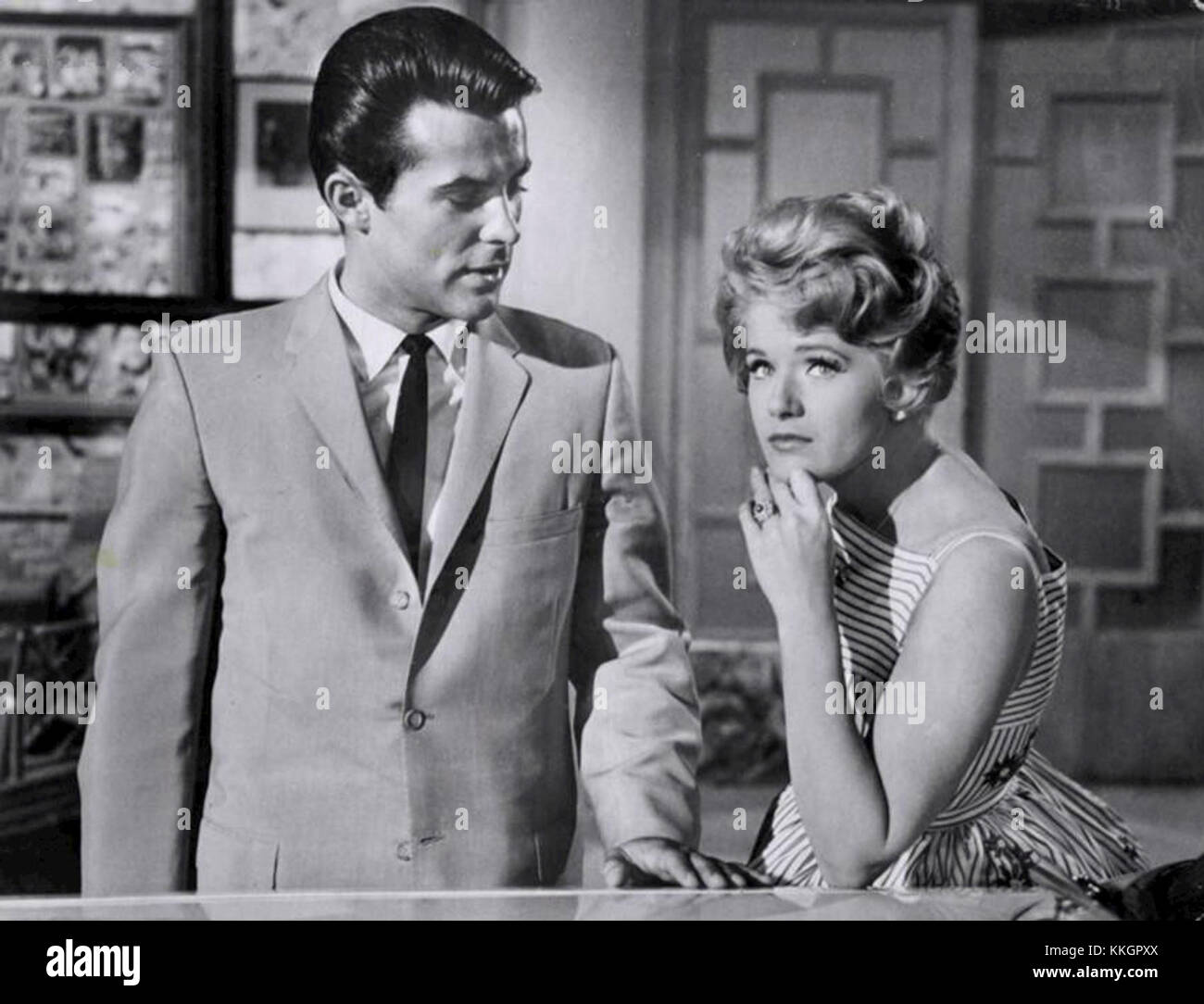 Robert Conrad Connie Stevens Hawaiian Eye 1961 Stockfotografie - Alamy