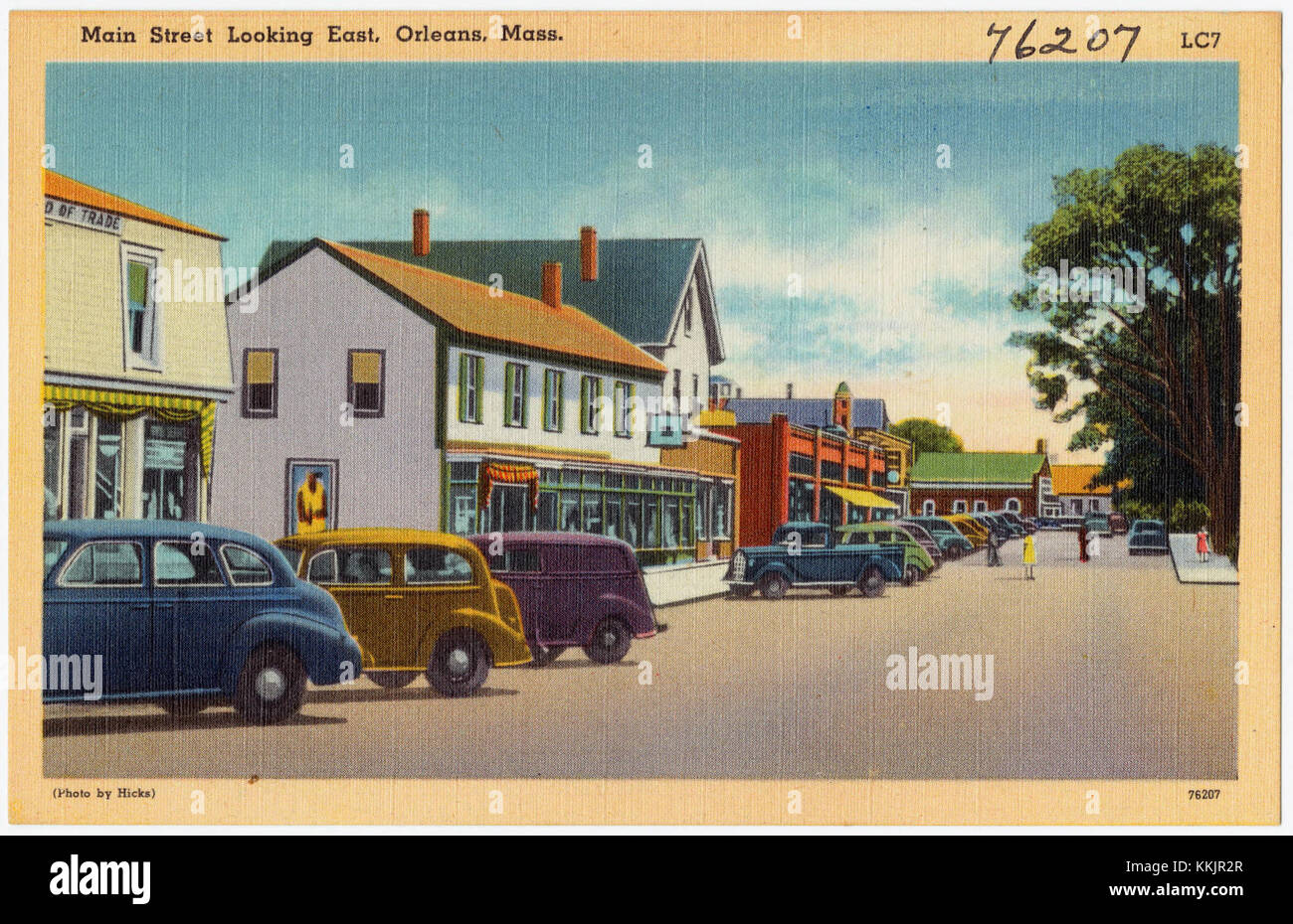 Dieses Foto zeigt die Main Street in Orleans, Massachusetts, mit Blick ...
