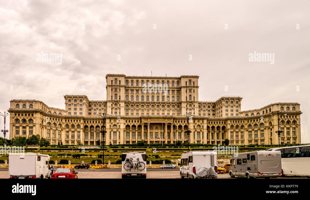 Palast des Parlaments - Bukarest, Rumänien ist das größte ...