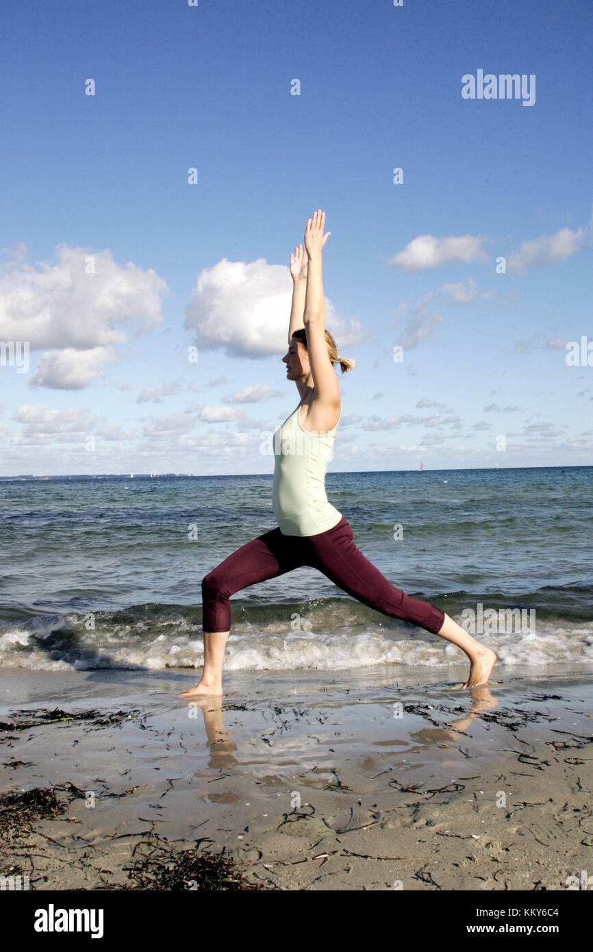 Joga übung -Fotos und -Bildmaterial in hoher Auflösung – Alamy