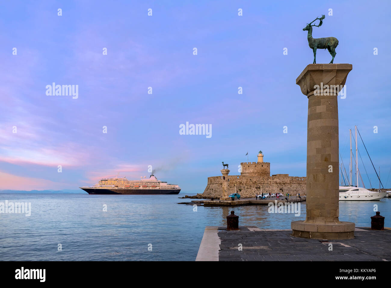 Agios Nikolaos Festung am Hafen von Mandraki Rhodos Griechenland bei ...